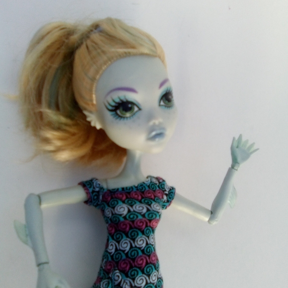Mattel | Toys | Monster High Lagoona Blue Doll Fins Gills Green Shoes ...
